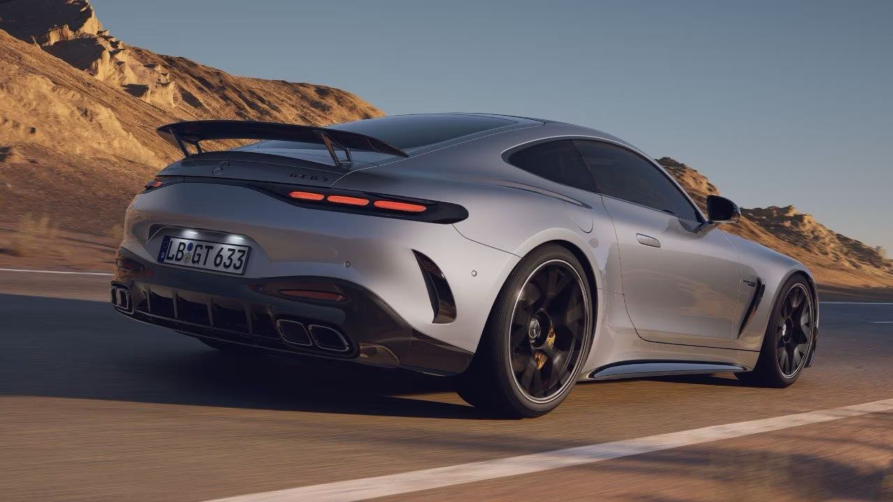 V8対決！新型メルセデスAMG-GT63とBMW-M8Competition価格や車両スペックなどを徹底比較。リセール良くて速いのはどっち ...